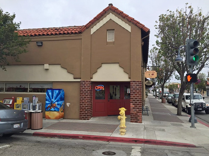 Standing sentinel at the corner, with its distinctive Spanish-style architecture, Country Rose Café looks like it's been serving the perfect breakfast since time began.