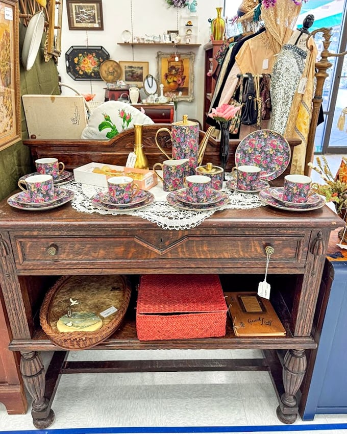 This tea set isn't just waiting for new owners – it's anticipating its next gathering of friends and the stories they'll share.