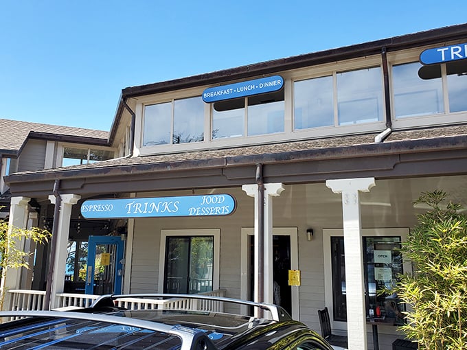 Trinks Cafe – where locals debate whether the ocean views or the pastries are more spectacular. Spoiler alert: it's a delicious tie.