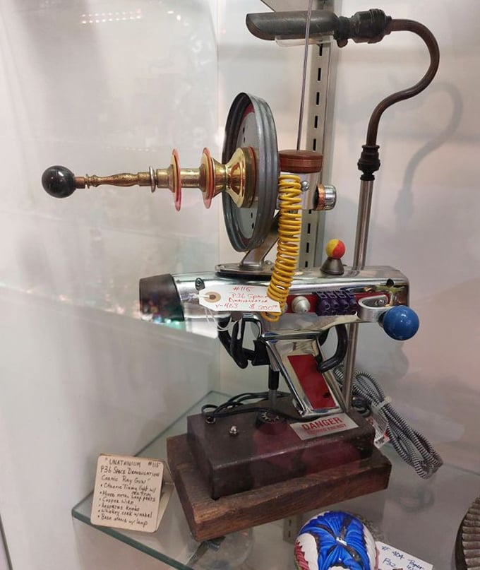Part scientific marvel, part steampunk fantasy, this Wimshurst machine looks like it could power Doc Brown's DeLorean or summon lightning.