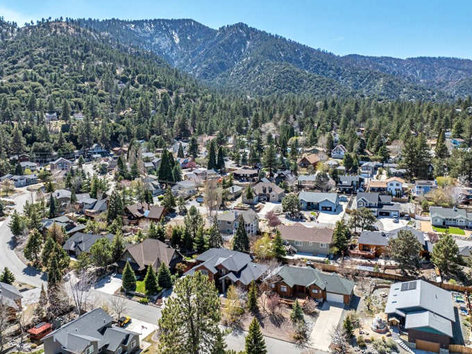 From above, Wrightwood looks like Mother Nature's own gated community—minus the gates and attitude.