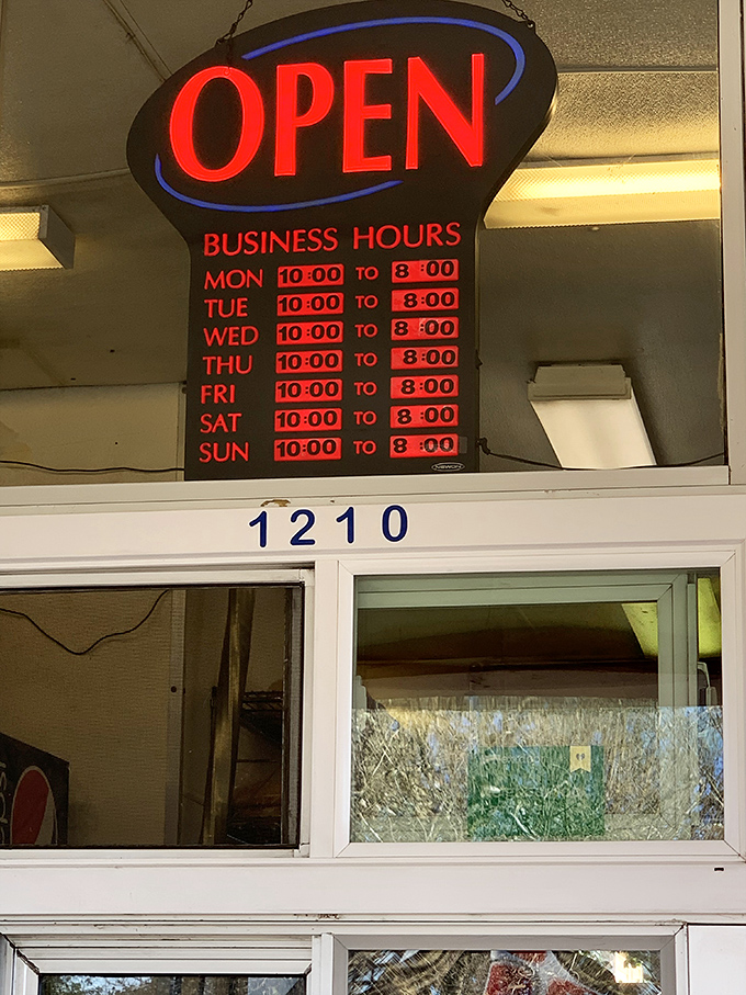 These hours say everything about Snowhite's commitment—open every day because burger cravings don't take days off, and neither should satisfaction.