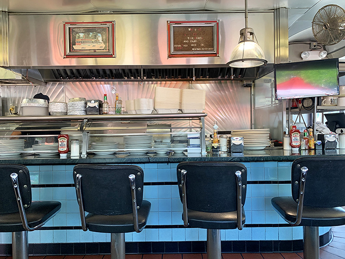 The counter seats—where solo diners become regulars, and the theater of short-order cooking unfolds before your eyes like a delicious Broadway show.