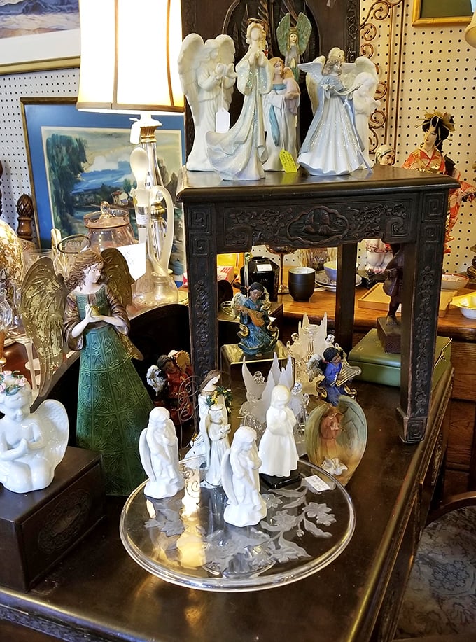 Angel figurines standing guard over memories. For collectors, these aren't just porcelain—they're the guardians of sentiment and nostalgia.