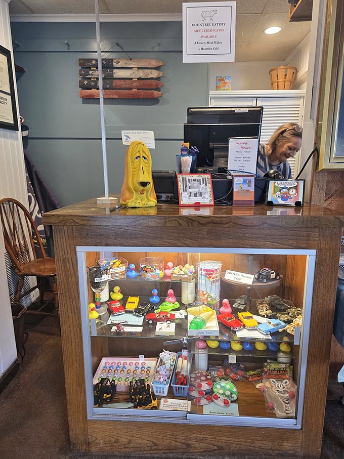 The gift shop counter—where you can take home a souvenir, but sadly, not the recipe for those crab cakes. Some treasures must be enjoyed on-site.