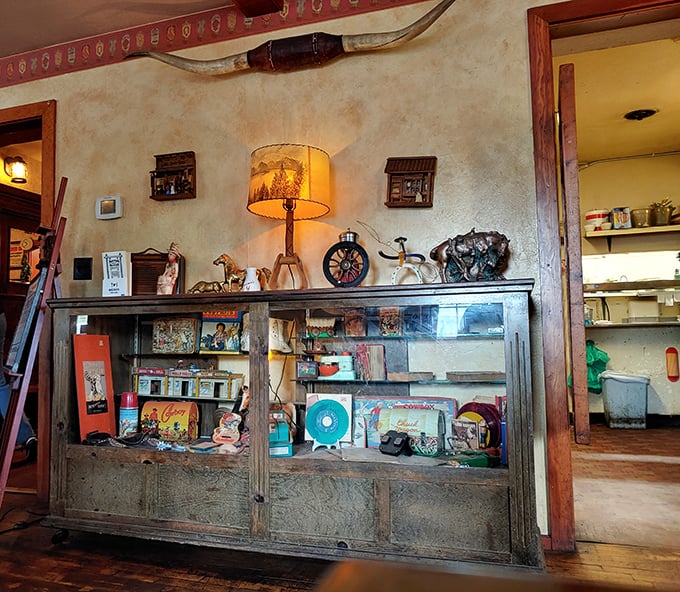 Vintage collectibles and Western memorabilia create an atmosphere where every meal feels like a special occasion in familiar company.