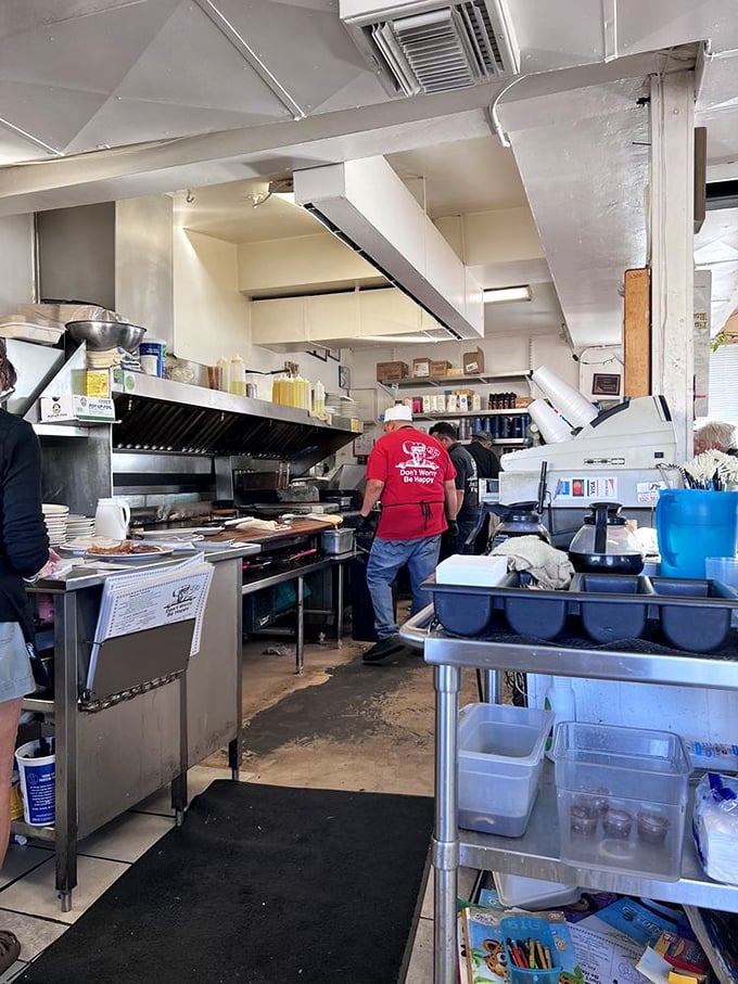 Behind the scenes in Frank's kitchen – where decades of experience translate into breakfast perfection on every plate that emerges.