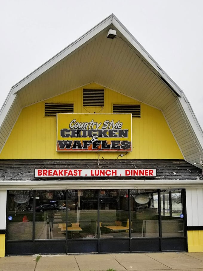 The classic yellow exterior version – a beacon of breakfast, lunch and dinner possibilities. This building has launched a thousand food comas.