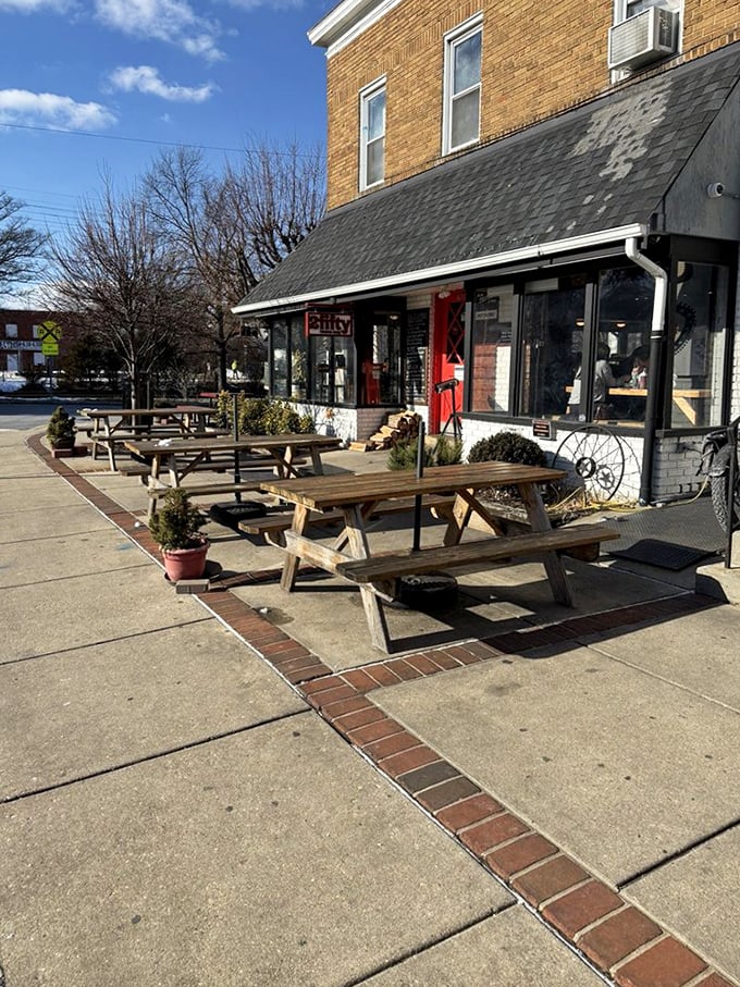Outdoor picnic tables invite you to embrace your inner carnivore while neighbors wonder about those incredible aromas.