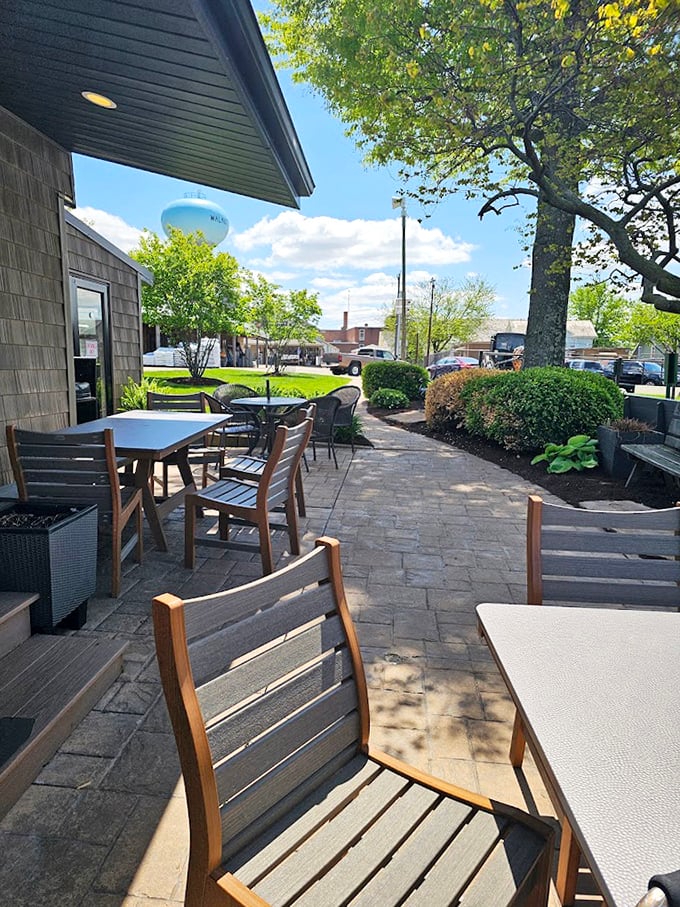 The outdoor seating area – where fresh air somehow makes everything taste better and time slows down just enough to savor every bite.