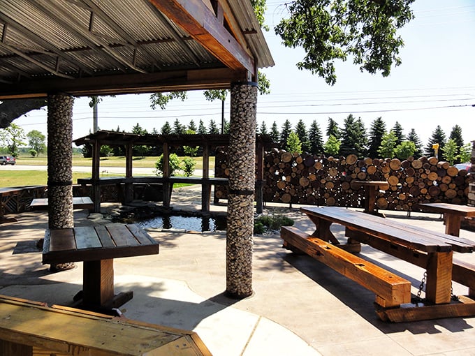 The outdoor seating area: where fresh air, sunshine, and barbecue come together in Michigan's version of outdoor dining paradise.