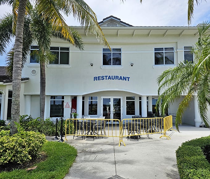 The exterior promises what the interior delivers—a slice of Florida paradise where good food and aviation enthusiasm come together beautifully.