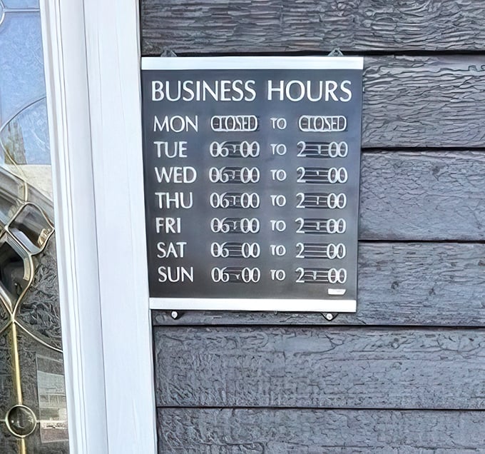 Hours that respect the importance of breakfast – opening at 6am because morning hunger waits for no one, closed Mondays because even breakfast heroes need rest.