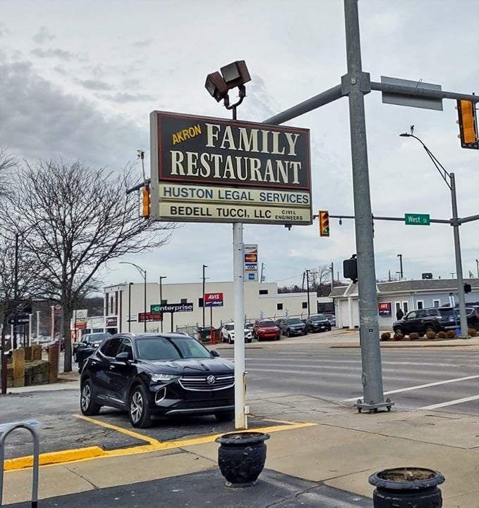 The roadside sign stands as a beacon for hungry travelers and locals alike—a landmark that's guided countless empty stomachs to satisfaction.
