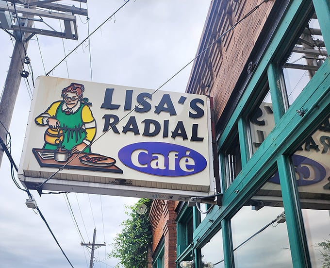 That iconic sign—part vintage charm, part beacon of hope for the hungry—promising comfort food that delivers on nostalgia.