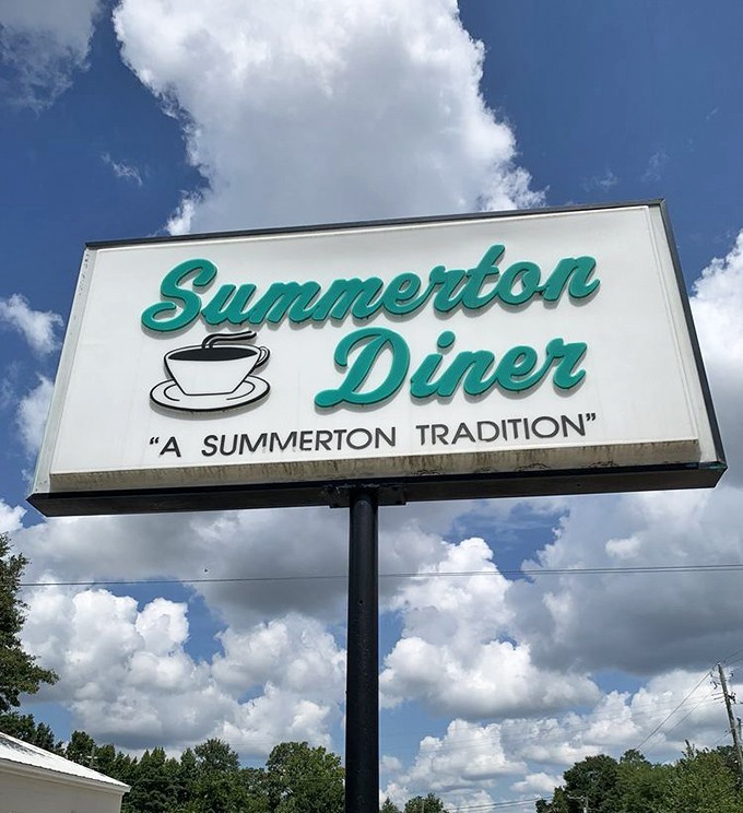Against Carolina blue skies, this sign has guided hungry travelers for generations—a beacon of comfort food salvation.