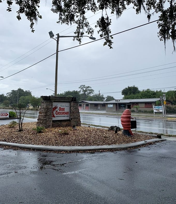 Rain or shine, that iconic sign with its cheerful lobster mascot beckons seafood pilgrims from miles around.