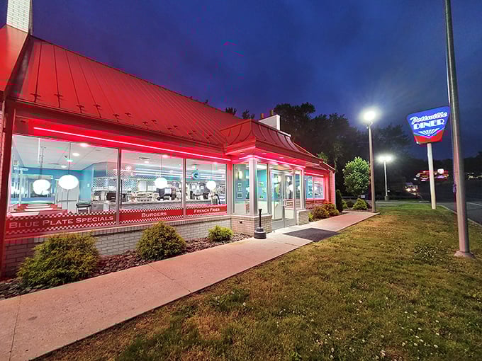 At night, the diner glows like a red-roofed spaceship that's landed with one mission: to serve comfort food to hungry earthlings.