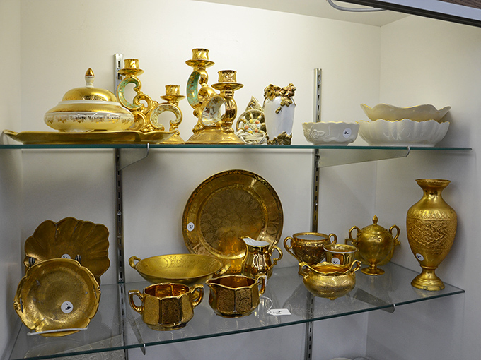 The gold collection – because nothing says "fancy dinner party" like metallic serveware that would make King Midas feel right at home.