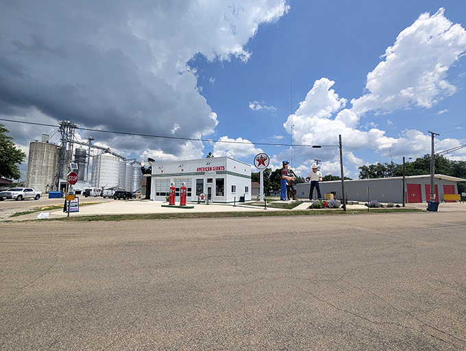 The museum stands like an oasis of Americana against Illinois farmland, where silos and giants create a uniquely midwestern skyline that screams "pull over now!"