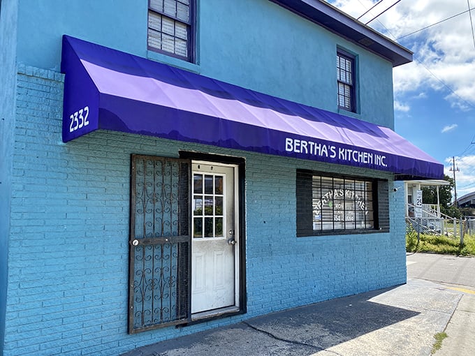 That turquoise paint job isn't just pretty – it's a beacon calling every fried chicken lover within miles.