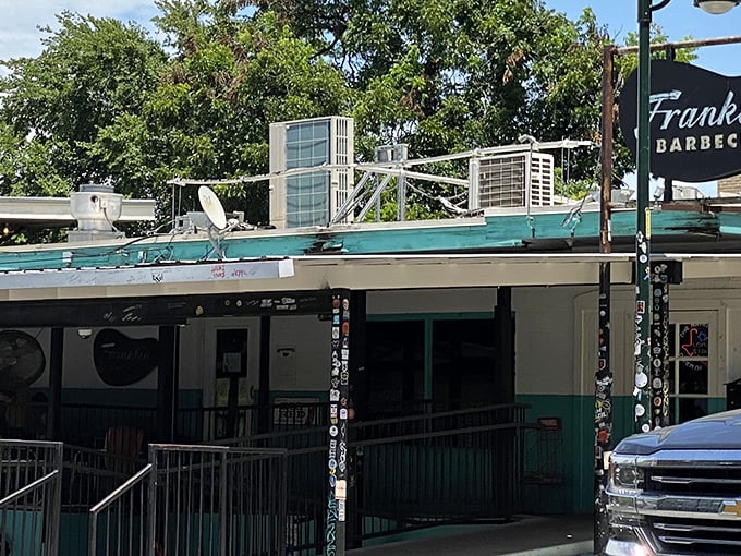 That turquoise exterior might look humble, but inside lies barbecue magic that'll make you believe in miracles.