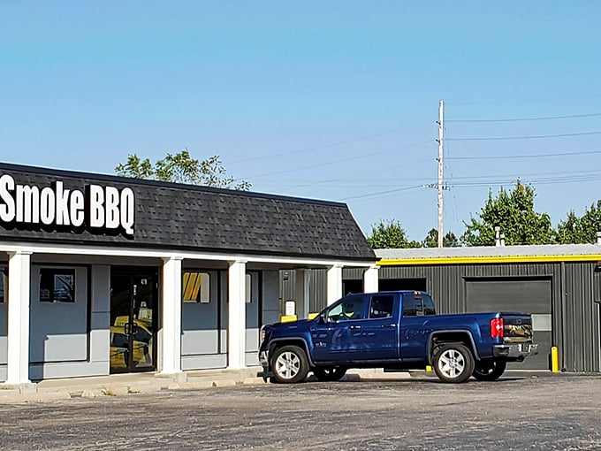 Sometimes the best barbecue joints hide behind the most unassuming facades, like culinary diamonds in the rough.