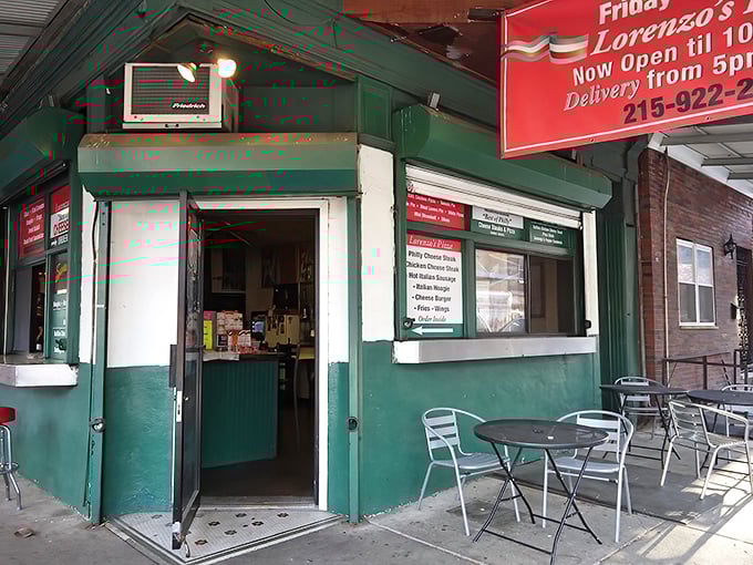 The unassuming green exterior of Lorenzo's hides pizza magic within – like finding a treasure chest disguised as a garden shed.