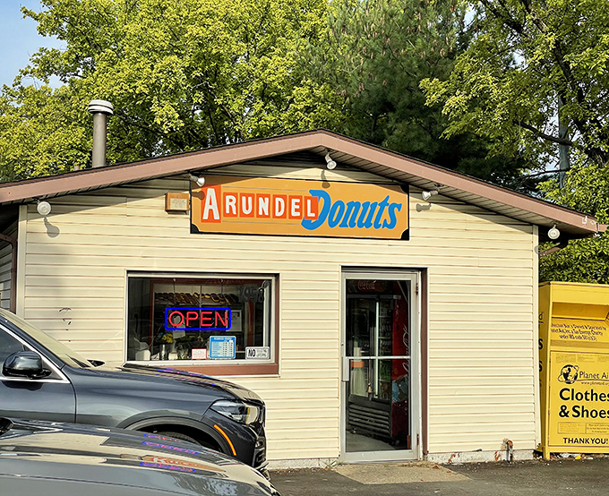 That humble storefront holds more magic than a Vegas show - pure donut wizardry awaits.