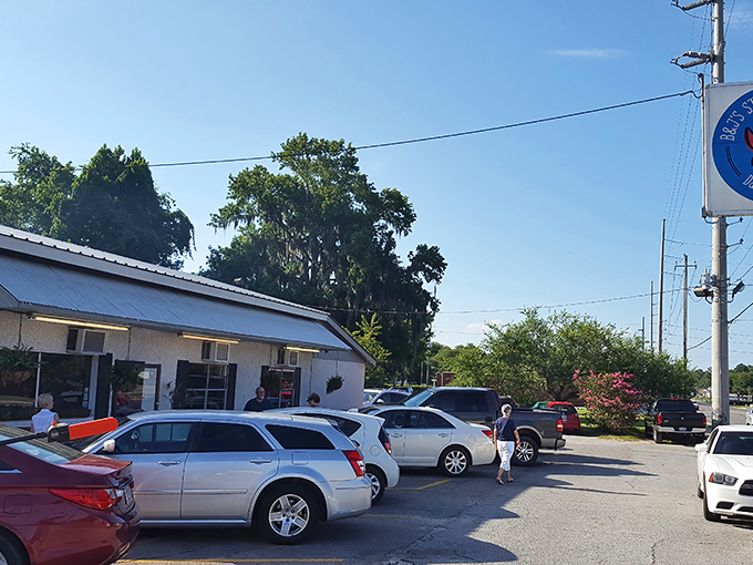 Packed parking lot at B&J's – the universal sign of "get in here now!" Local seafood lovers know where the good stuff is.