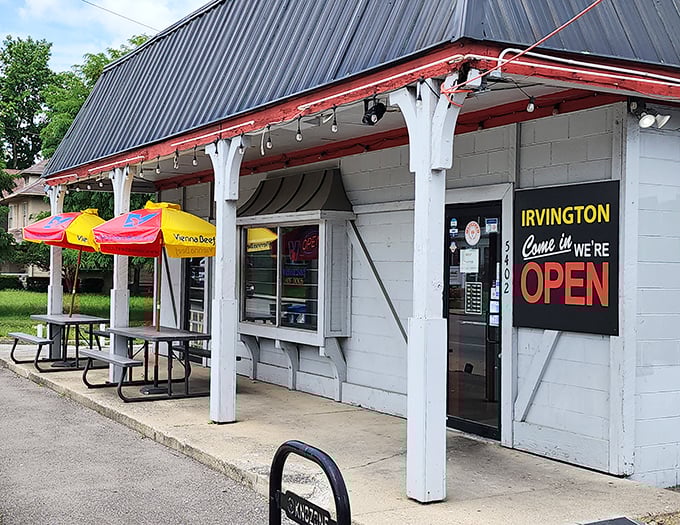 That "OPEN" sign is practically begging you to pull over. This little hot dog haven in Irvington promises Chicago-style perfection without the Windy City traffic.