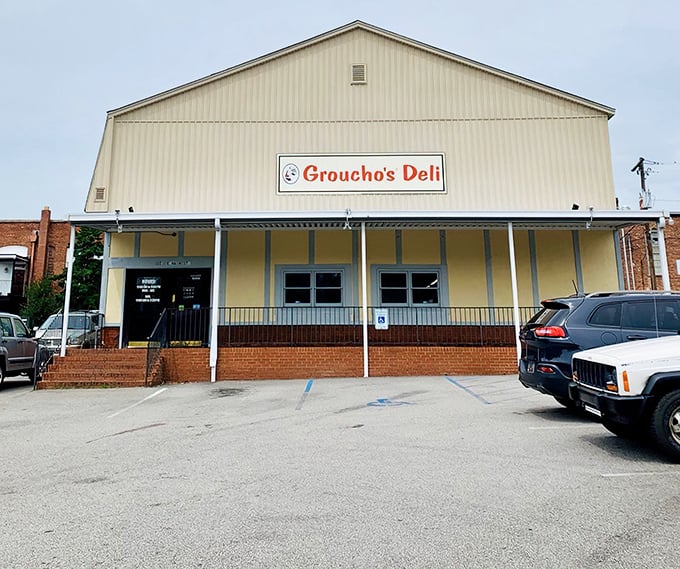 Groucho's knows the secret: make the entrance inviting and the sandwiches unforgettable. 