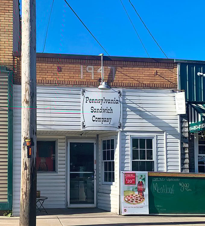 That classic small-town charm never goes out of style, especially when great food waits inside.