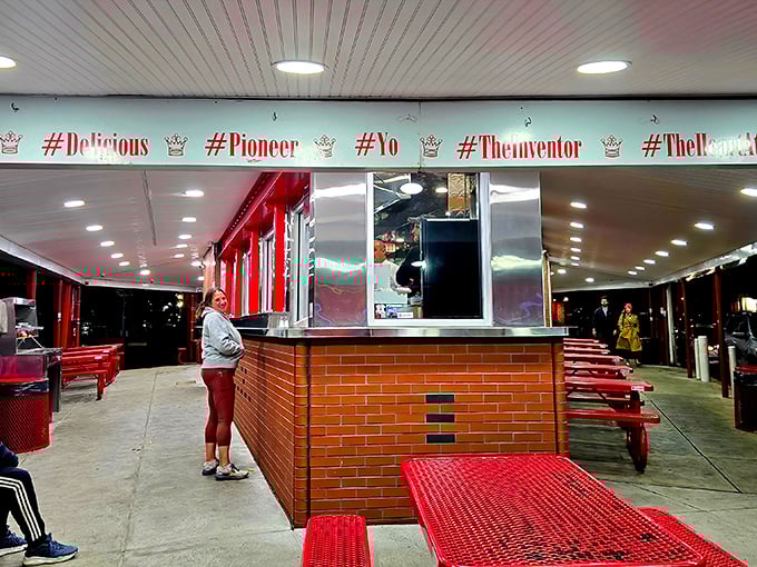 No white tablecloths here—just red tables where CEOs and construction workers stand equal before the mighty cheesesteak. Democracy never tasted so good.