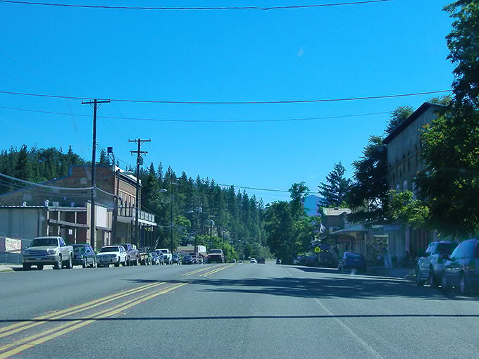 Main Street simplicity at its finest. No traffic jams, no parking meters – just the kind of downtown where shopkeepers might actually remember your name.