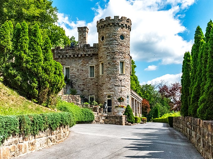 The approach to this American castle feels like stumbling into a European fairy tale—minus the dragon and the lengthy overseas flight. 
