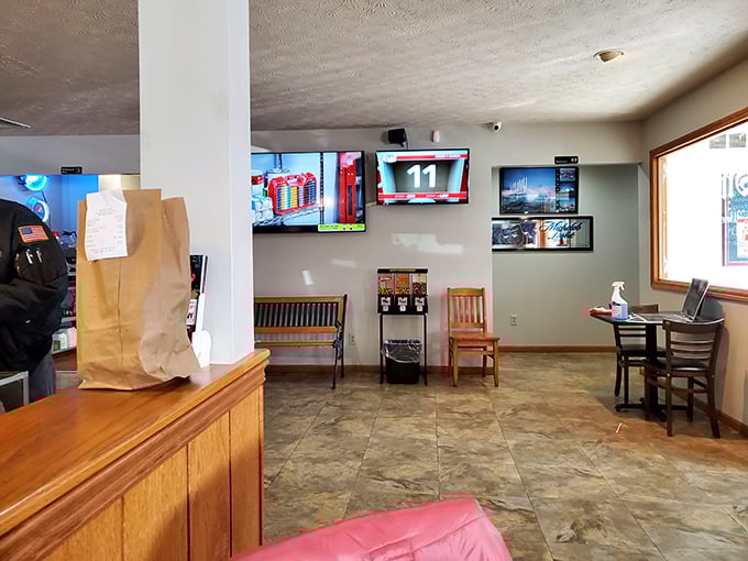 Simple, functional, and welcoming—Smitty's interior says "we focus on the food, not the frills." That's my kind of priority.