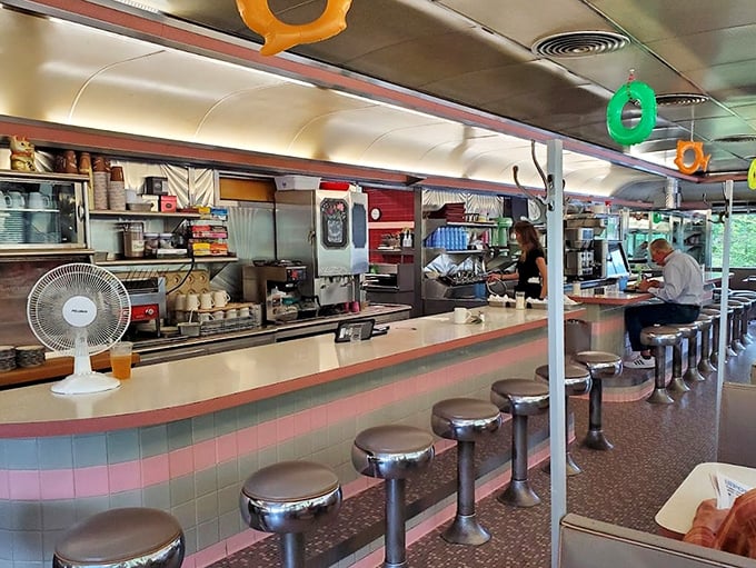 Counter culture at its finest—where watching short-order wizardry becomes part of the dining experience. Those stools have witnessed countless coffee refills and life stories.