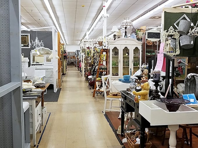 Long corridors lined with treasures stretch toward the horizon, creating the perfect environment for that "I could spend all day here" feeling we treasure hunters live for.