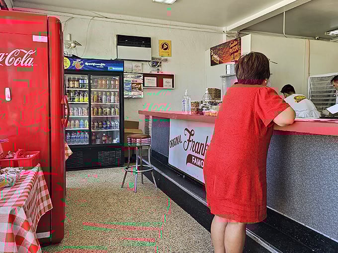 Step inside and time stands still – the vintage Coca-Cola fridge, checkered tablecloths, and no-nonsense counter service are deliciously unchanged by trends.
