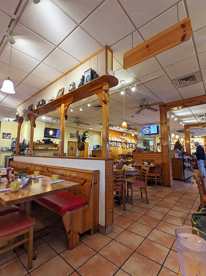 Warm wooden beams and cozy booths create that perfect "breakfast cabin" vibe. It's like someone transported a mountain lodge to the Sunshine State.