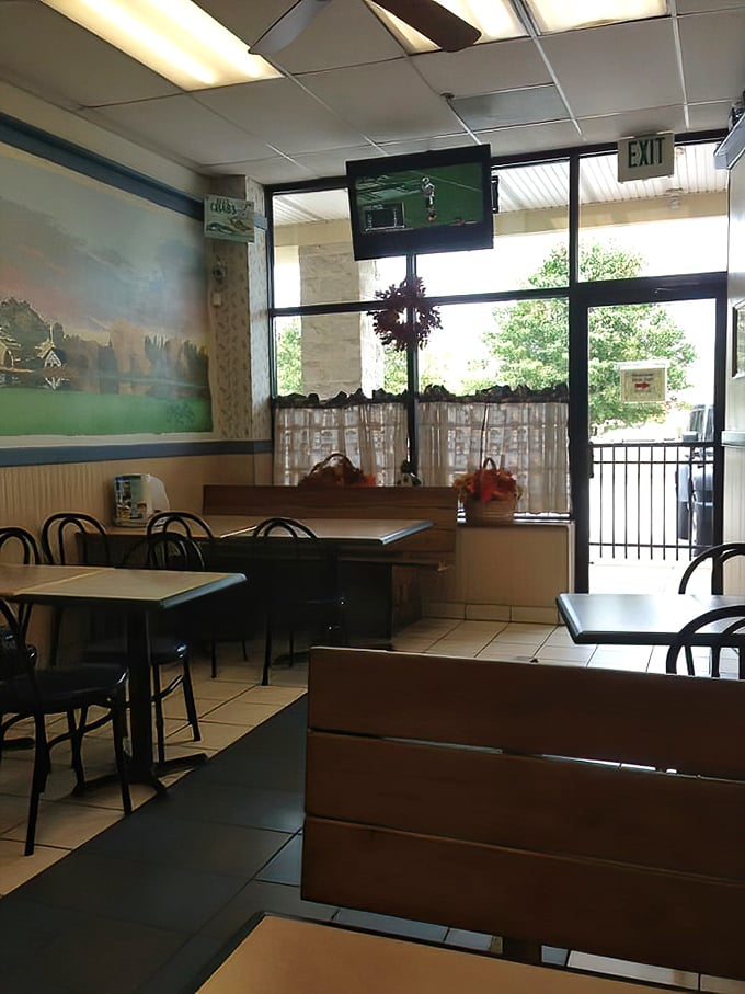 No-frills dining at its finest. The simple interior lets you focus on what really matters: the seafood masterpieces about to arrive at your table.