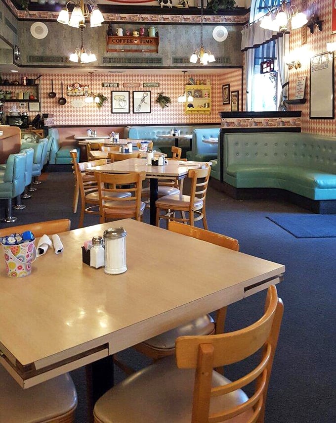 Step inside to mint-green booths and diamond-patterned wallpaper – a time capsule of American breakfast culture where calories don't count and coffee flows freely.
