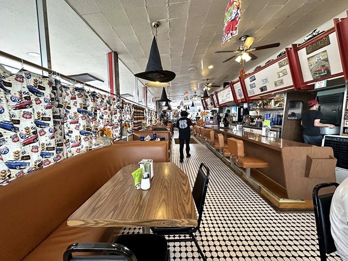 Step inside and the 1950s wrap around you like a warm hug – checkered floors, vintage memorabilia, and counter seating straight from "Happy Days."