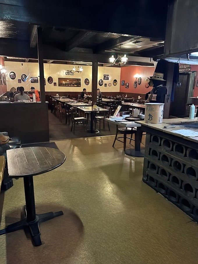 Inside, time stands still in the best possible way – amber lighting, wood-paneled walls, and tables that have hosted countless celebrations and everyday meals alike.