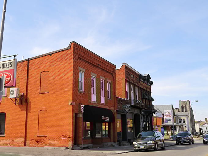 These aren't just buildings—they're time capsules with modern amenities. Tiffin's main street offers small-town charm without sacrificing your coffee fix.