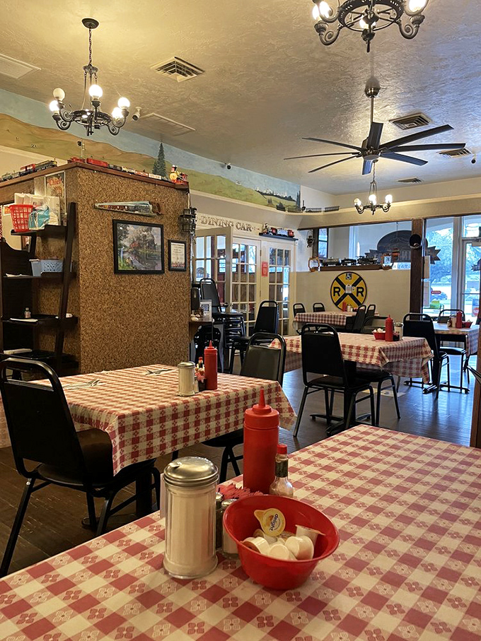 Those checkered tablecloths aren't just decoration – they're a promise that grandma-style comfort food is coming your way.