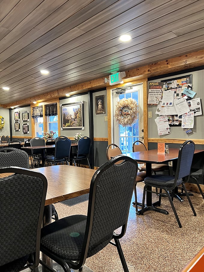 "Just like mom's home cooked meals..." isn't just a slogan here—it's the philosophy that's kept locals coming back for generations.