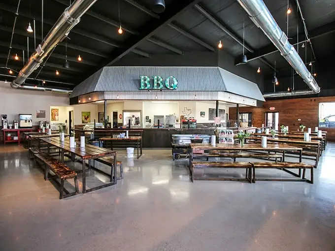 Industrial chic meets meat-lover's paradise in this spacious dining hall where communal tables invite strangers to become friends over brisket.