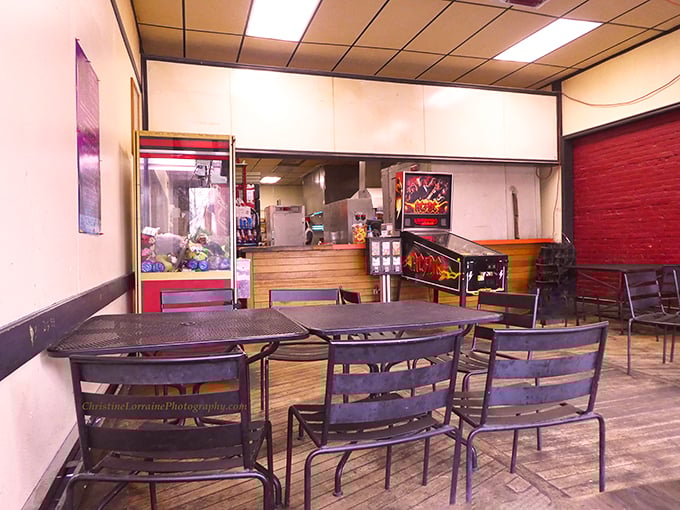 No-frills simplicity with an AC/DC pinball machine – because great pizza doesn't need fancy surroundings, just the promise of rock 'n' roll and excellent food.